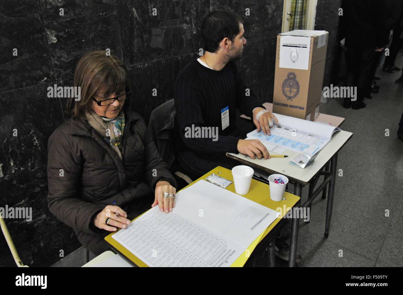 Voting round table hi-res stock photography and images - Alamy