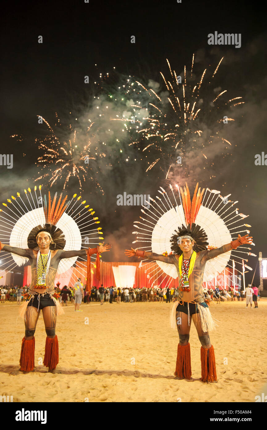 Palmas, Tocantins State, Brazil. 24th Oct, 2015. Karaja warriors pose ...