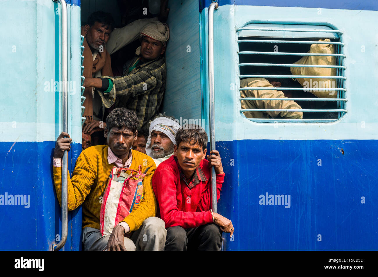 Indian crowded train hi-res stock photography and images - Alamy