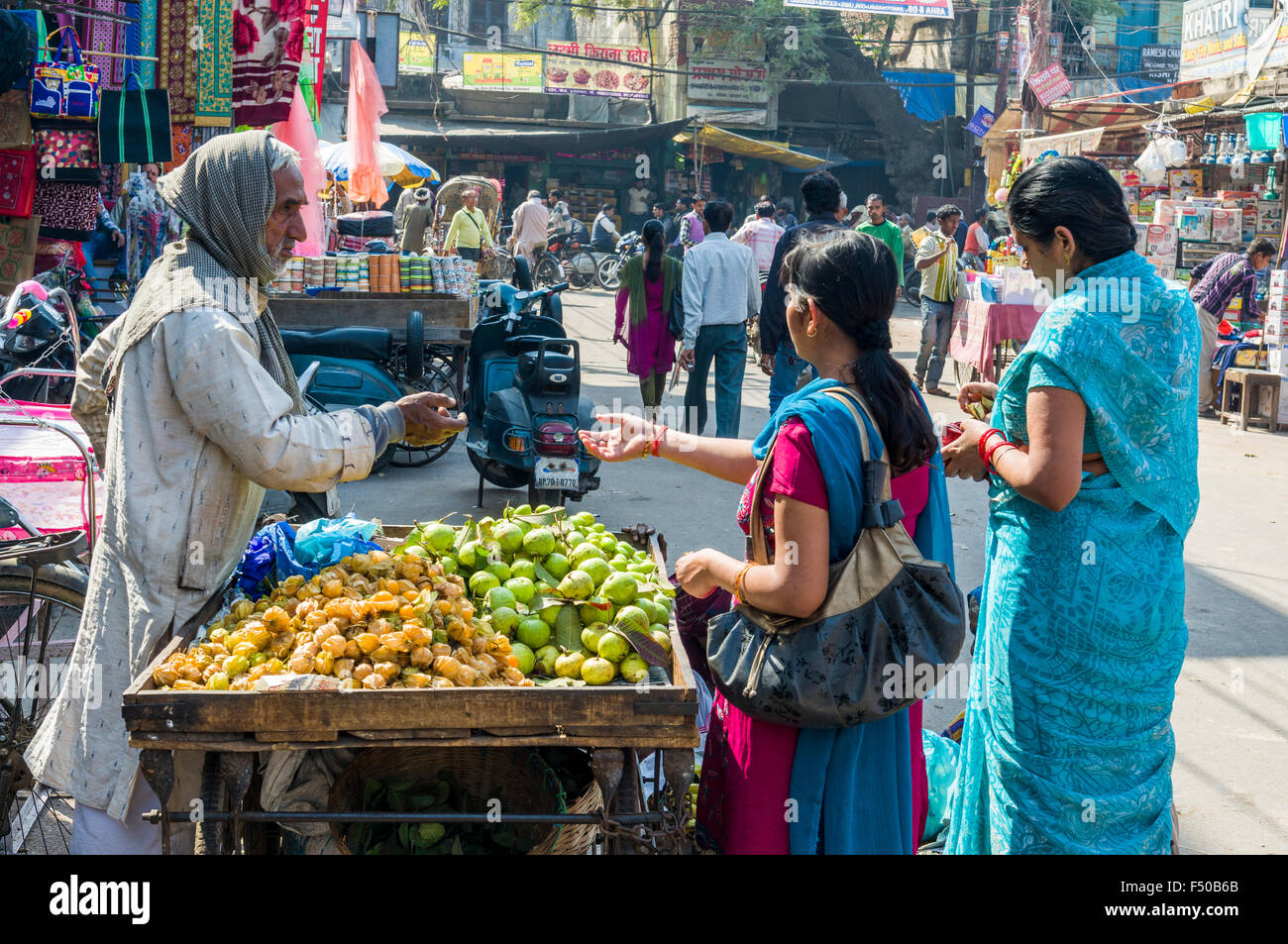 Indian woman selling vegetables local hi-res stock photography and images - Alamy