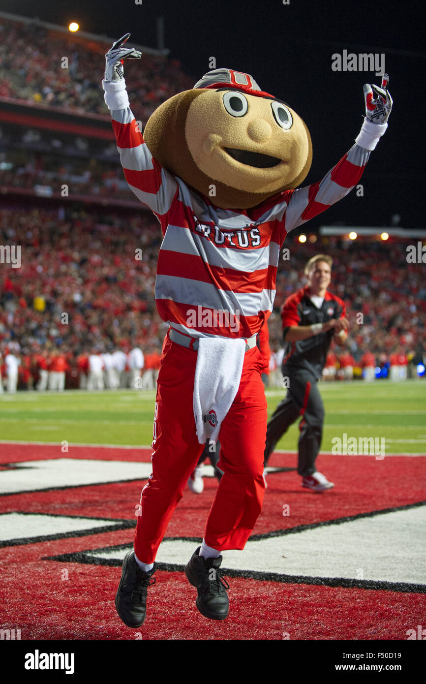 October 24, 2015: Ohio State Buckeyes mascot Brutus is in action during ...