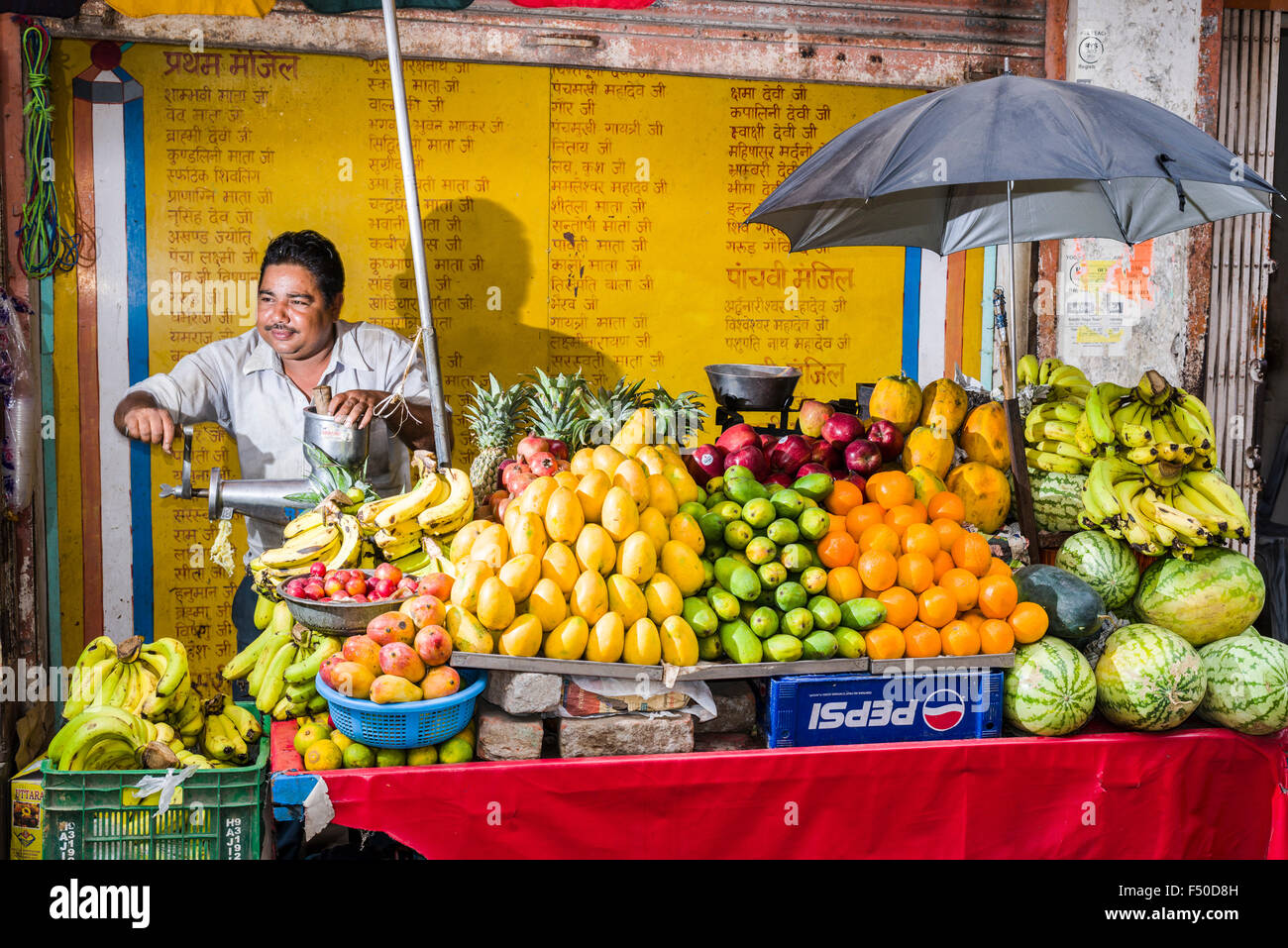 Fruit juice seller hi-res stock photography and images - Alamy