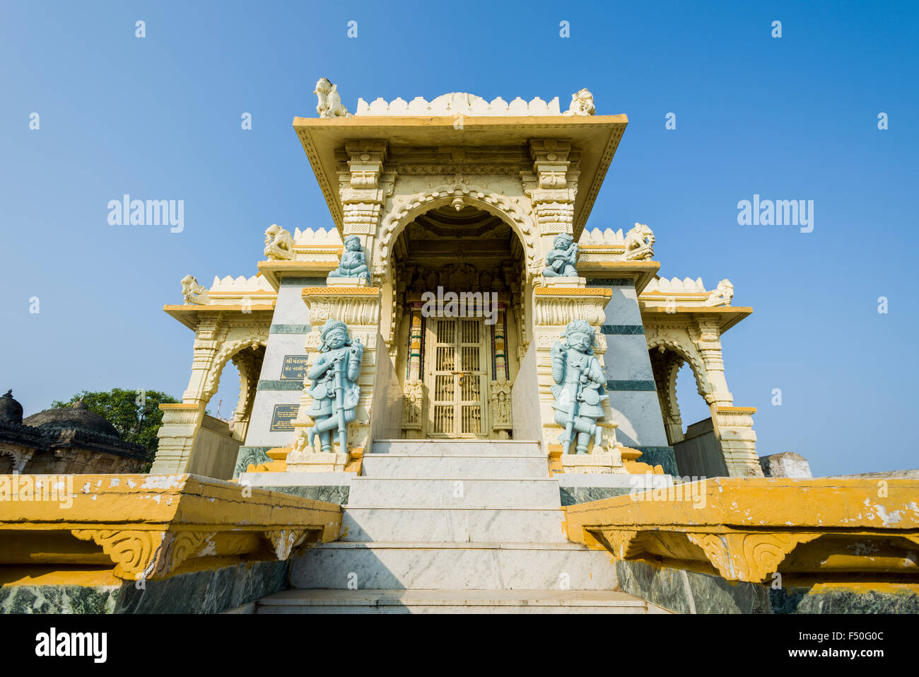 The sacred site of Shatrunjaya contains more than 850 temples on top of ...
