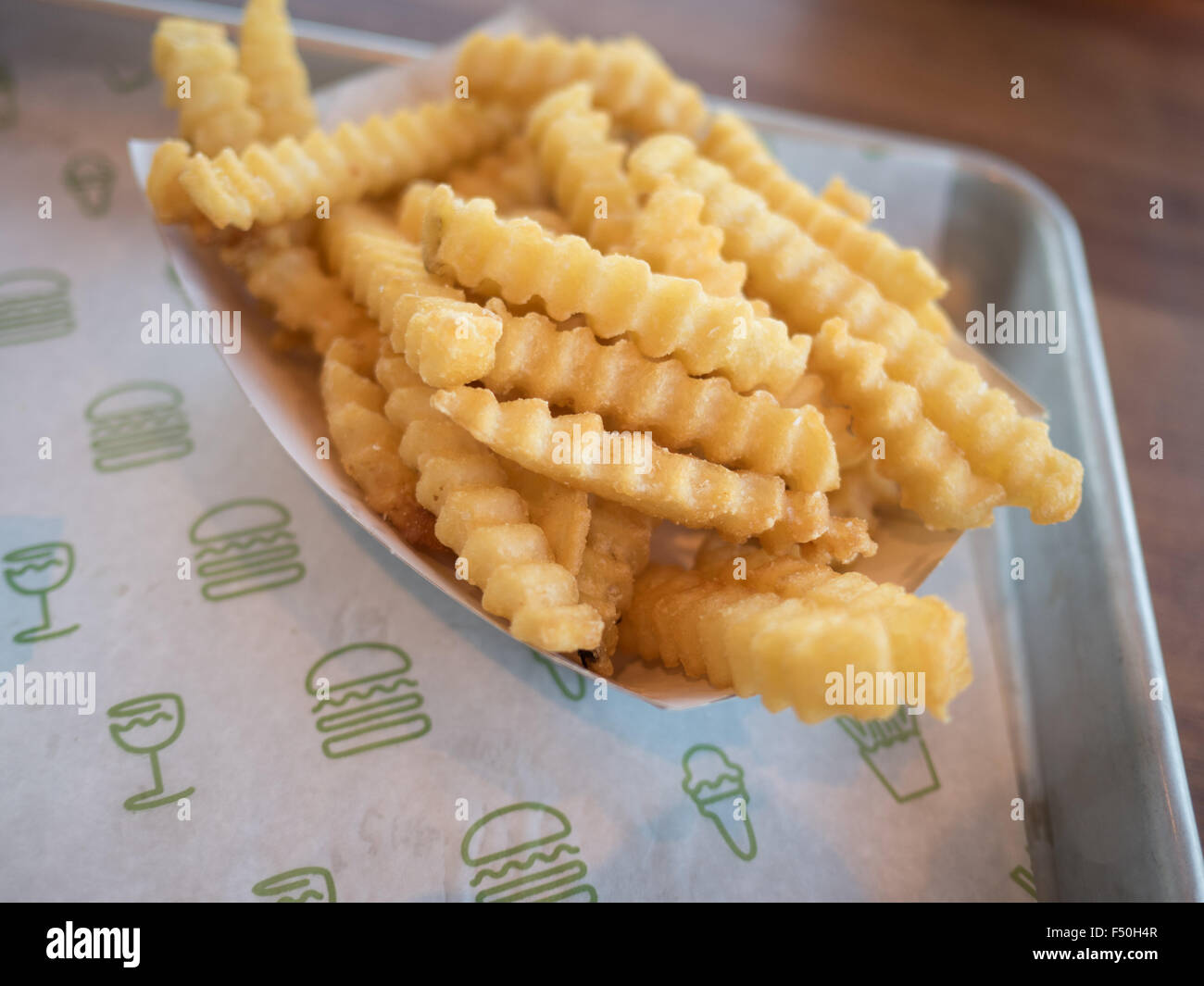 Crinkle cut potato fries hi-res stock photography and images - Alamy