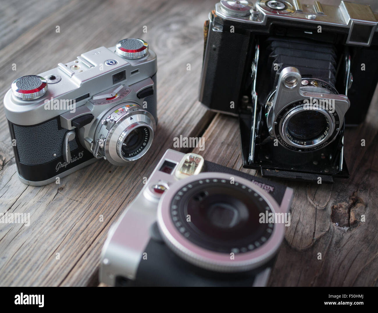 A collection of vintage and retro looking film cameras Stock Photo - Alamy