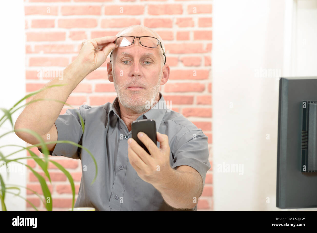 Difficult seeing screen hi-res stock photography and images - Alamy
