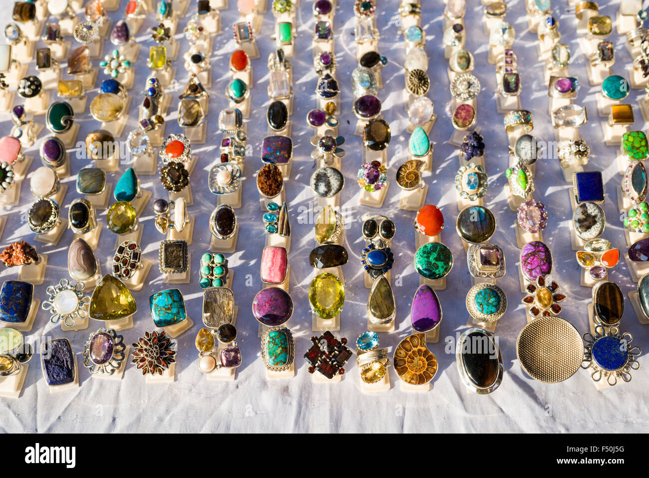 Jewellery shopping asia hi-res stock photography and images - Alamy