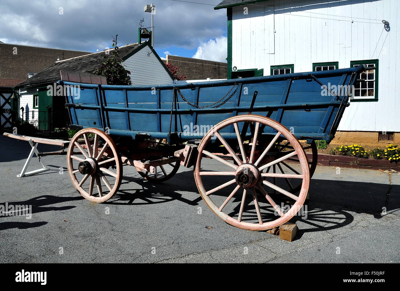 Amish wagon hi-res stock photography and images - Alamy