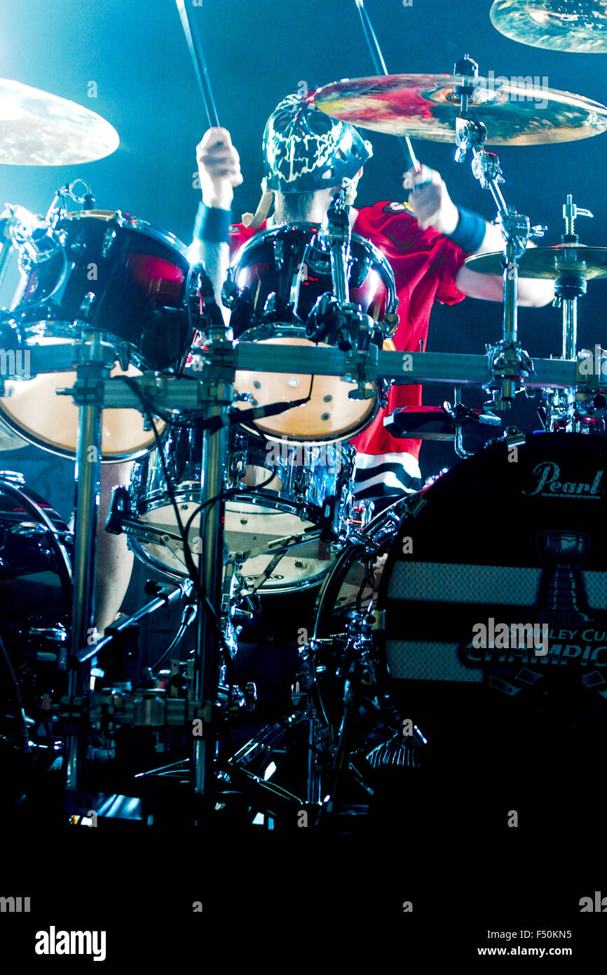 Disturbed debut their album 'Immortalized' at House of Blues Chicago ...