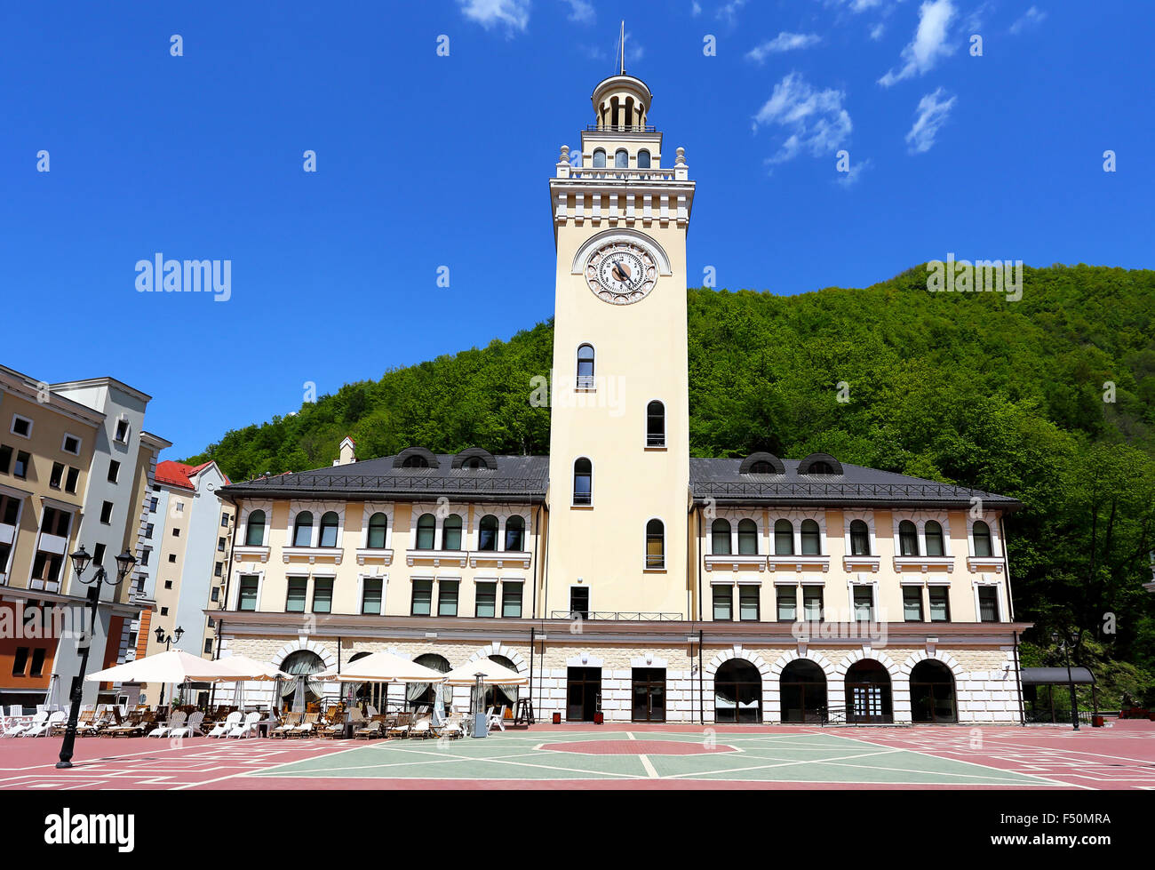 Red square clock tower hi-res stock photography and images - Alamy