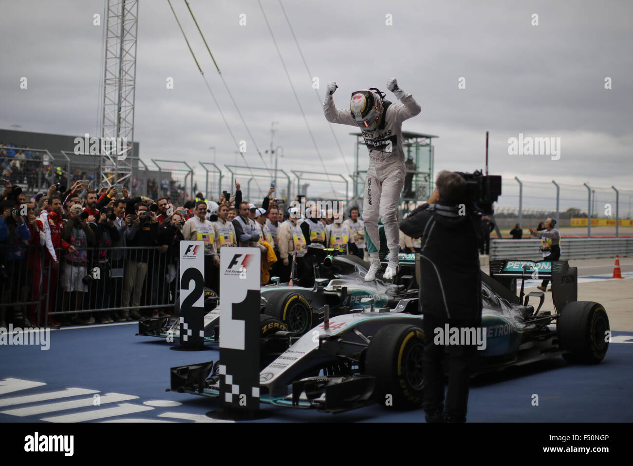 Austin, Texas, USA. 25th Oct, 2015. LEWIS HAMILTON of Great Britain and ...