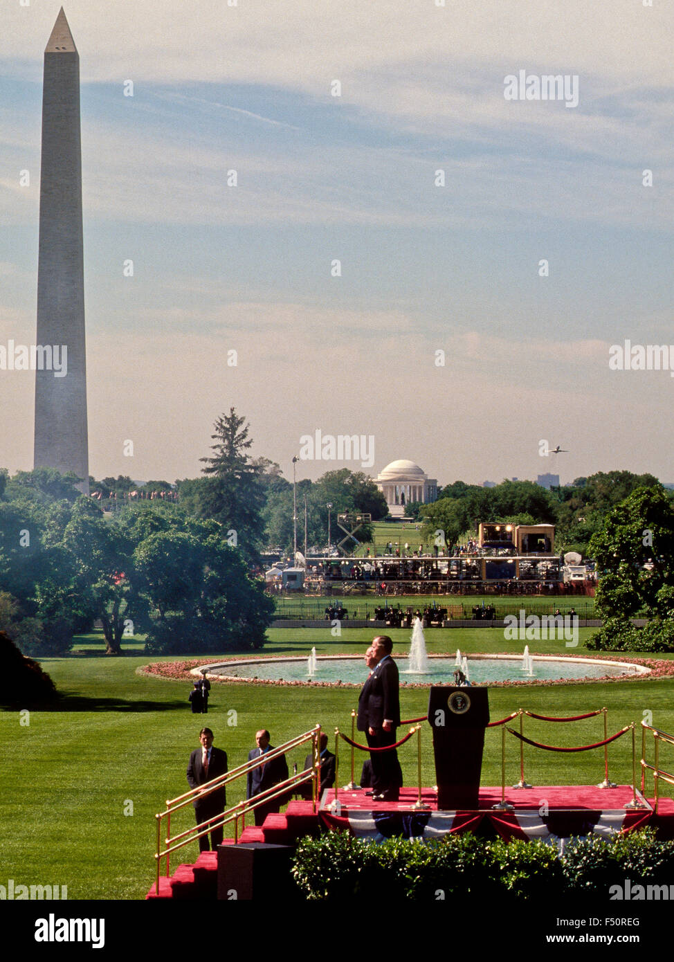 Washington, DC. 5-31-1990 President George H.W. Bush welcomes Soviet ...