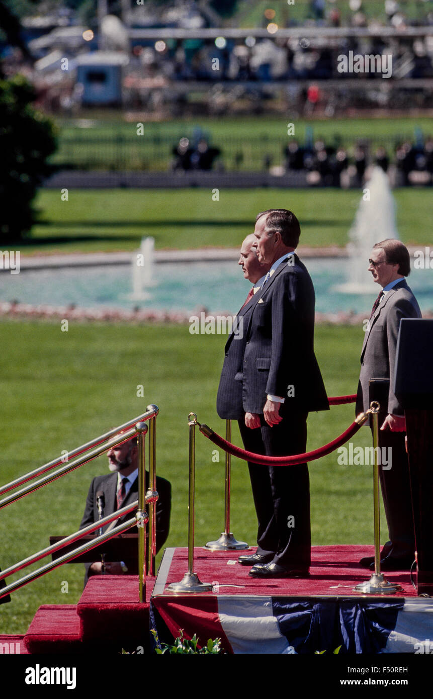 Washington, DC.,USA 31 May 1990 President George H.W. Bush welcomes ...