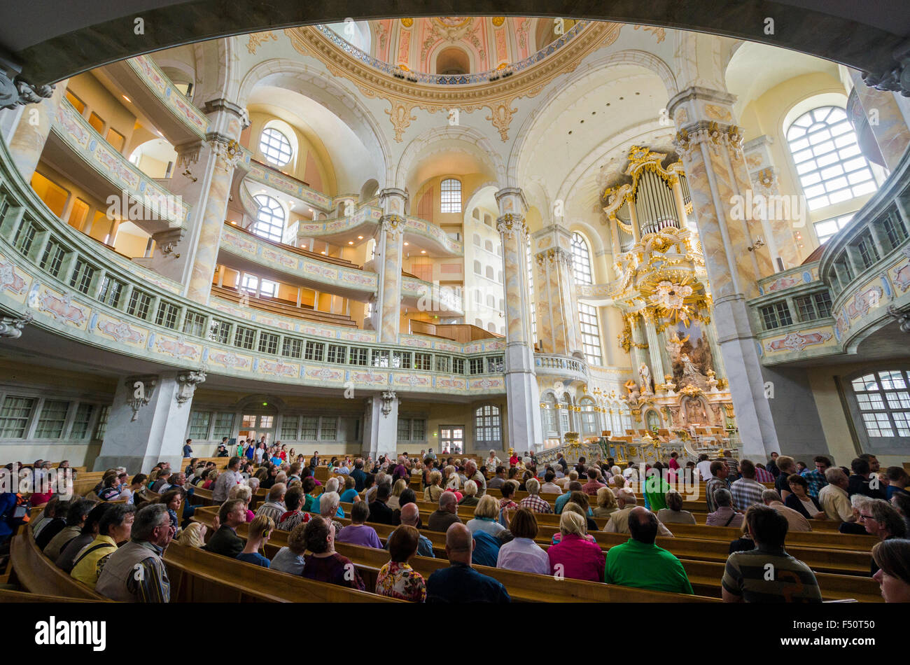 Tourist pray hi-res stock photography and images - Alamy