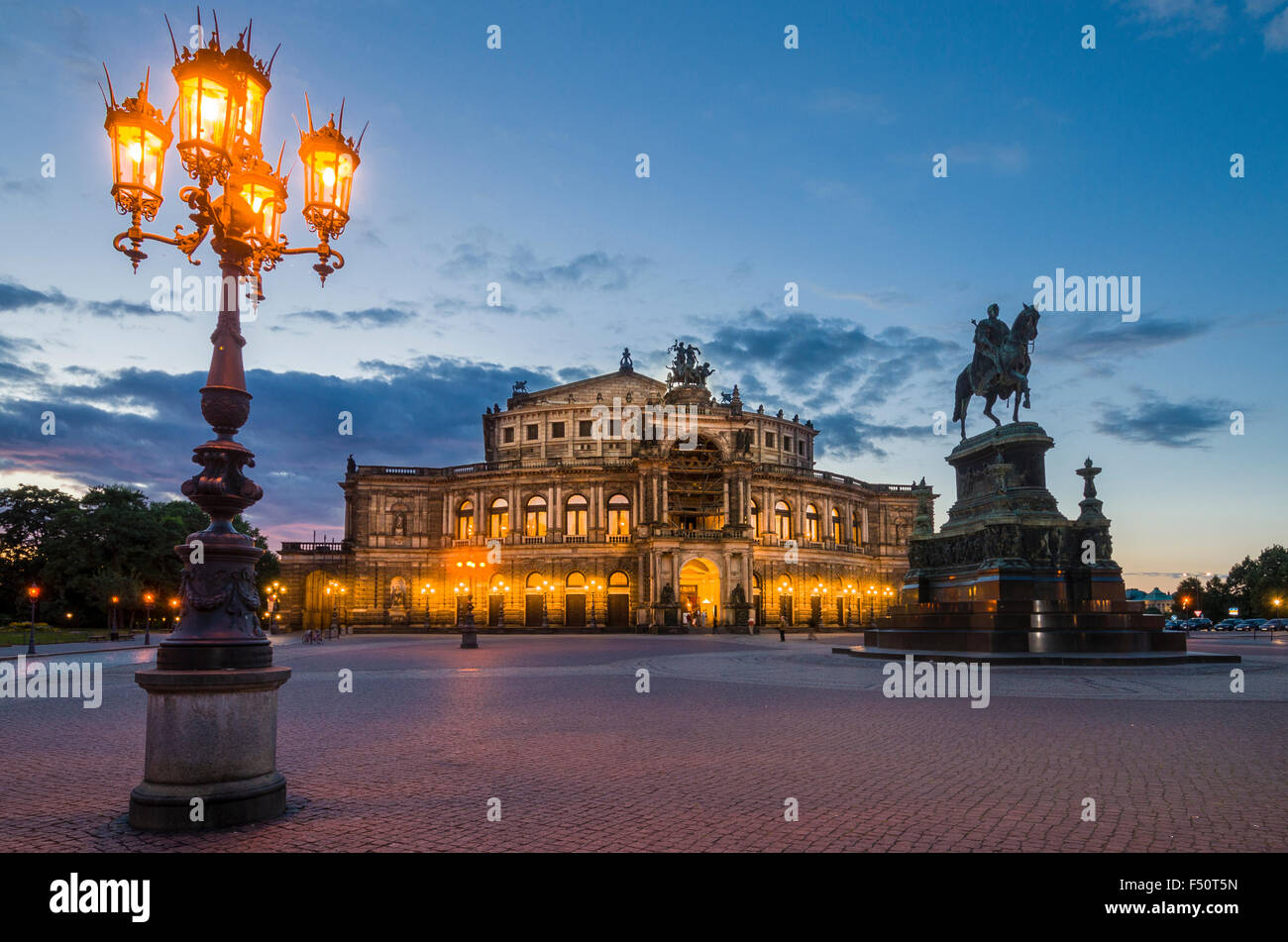 Opera semperoper architecture city hi-res stock photography and images ...