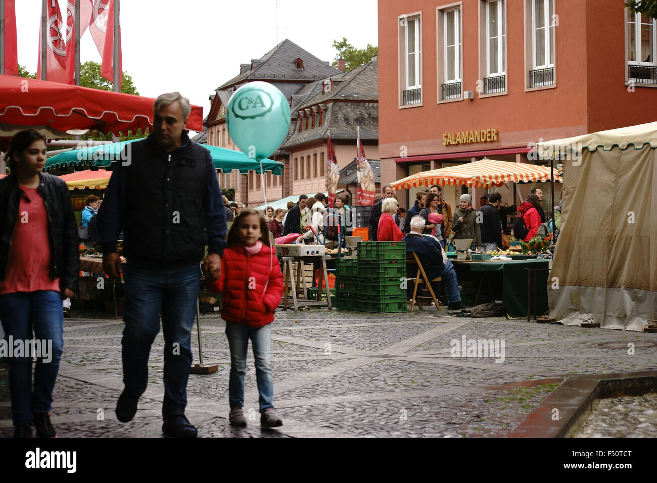 Weekly market Mainz Stock Photo - Alamy