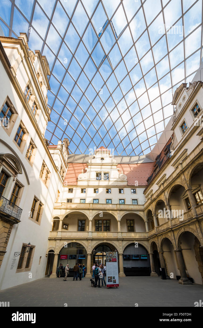 Aluminium architecture hi-res stock photography and images - Alamy
