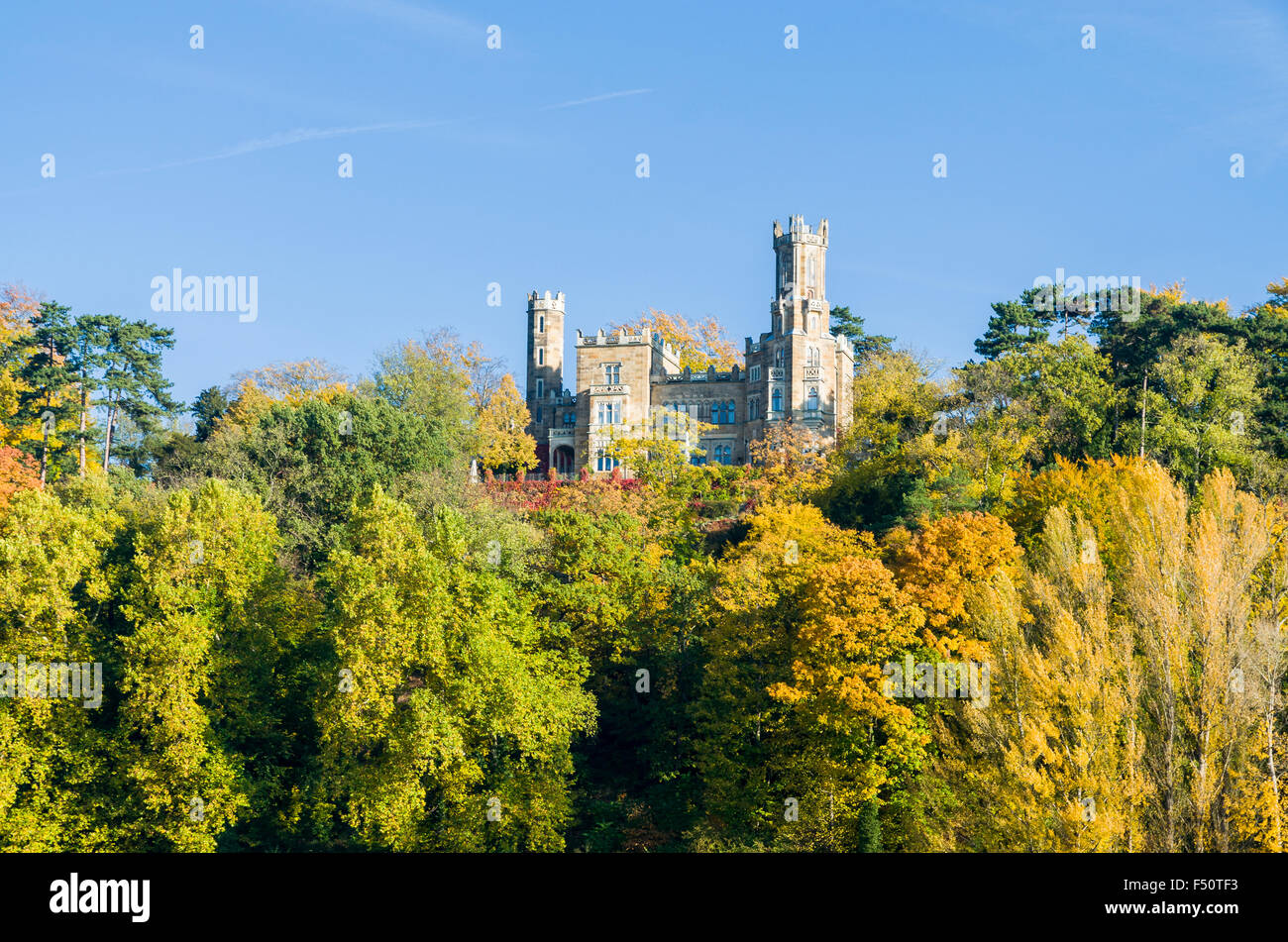 The castle Lingner Castle overlooking the valley Elbe, surrounded by ...