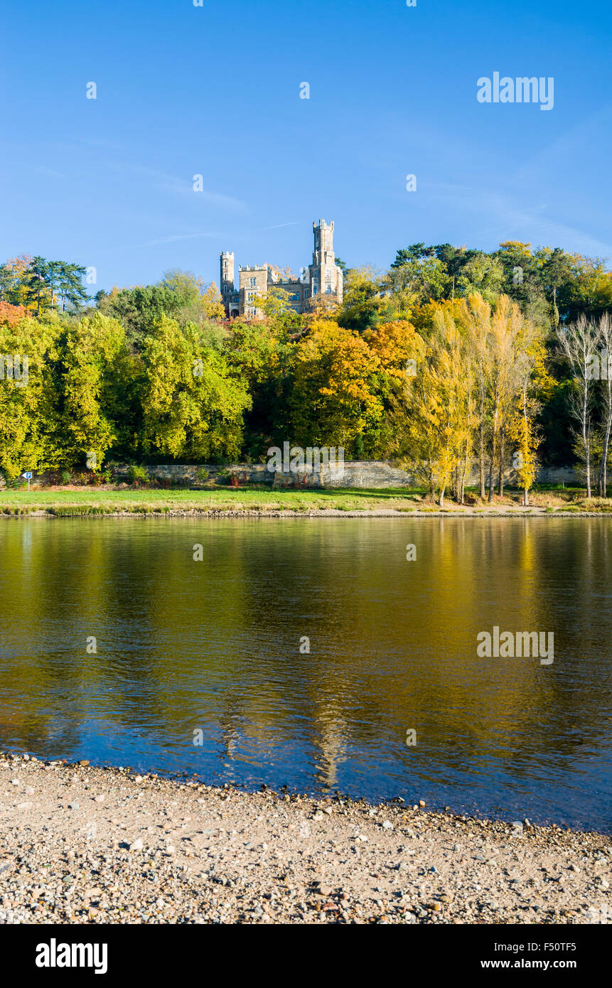 The castle Lingner Castle overlooking the valley Elbe, surrounded by ...