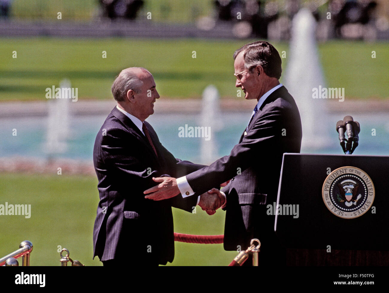 President George H.W. Bush welcomes Soviet Union President Mikhail ...