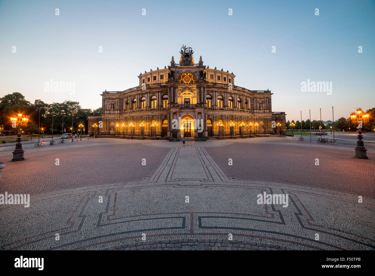 Opera semperoper architecture city hi-res stock photography and images ...