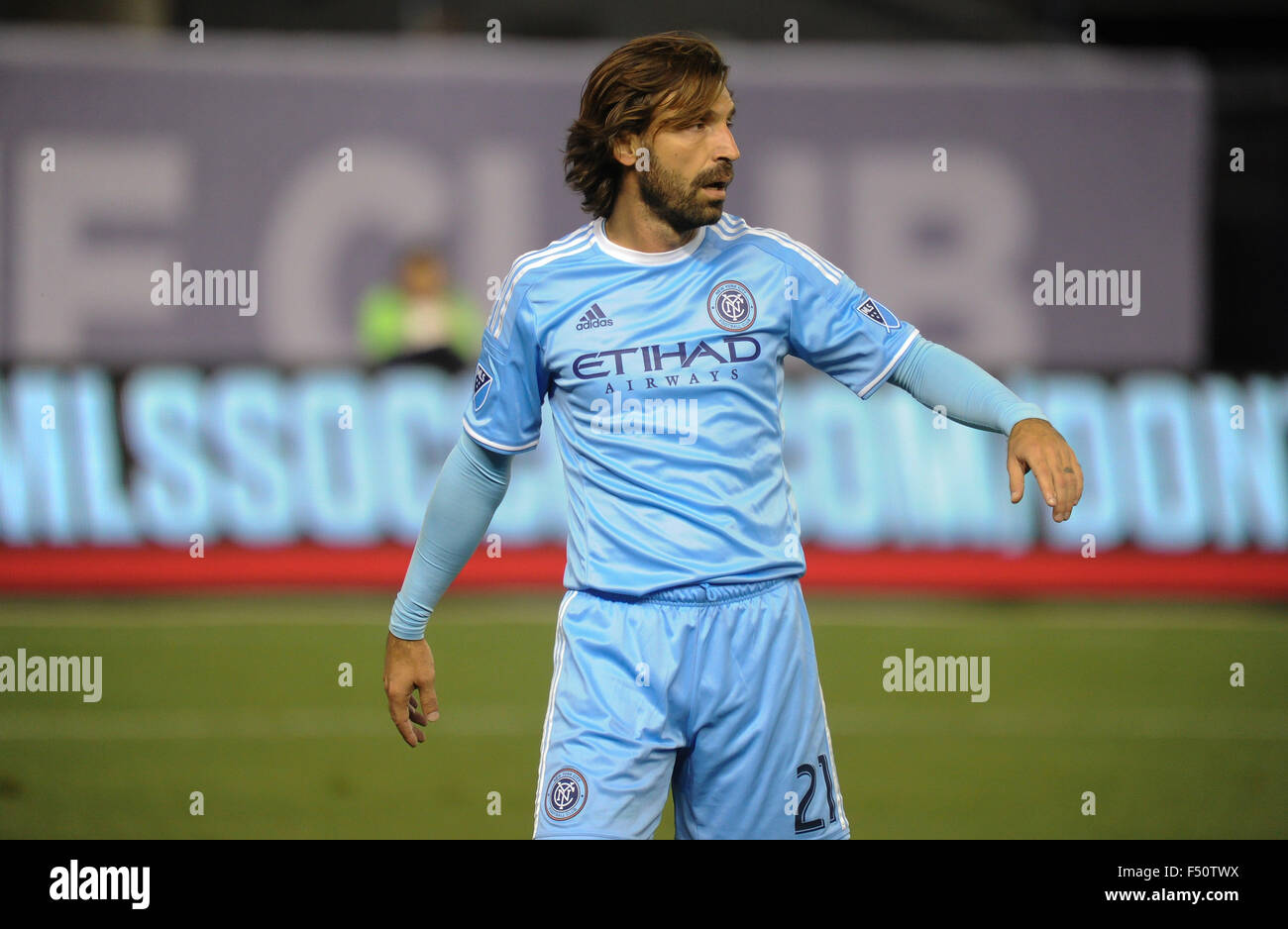 Bronx, New York, USA. 25th Oct, 2015. Andrea Pirlo (21) of NYCFC in ...