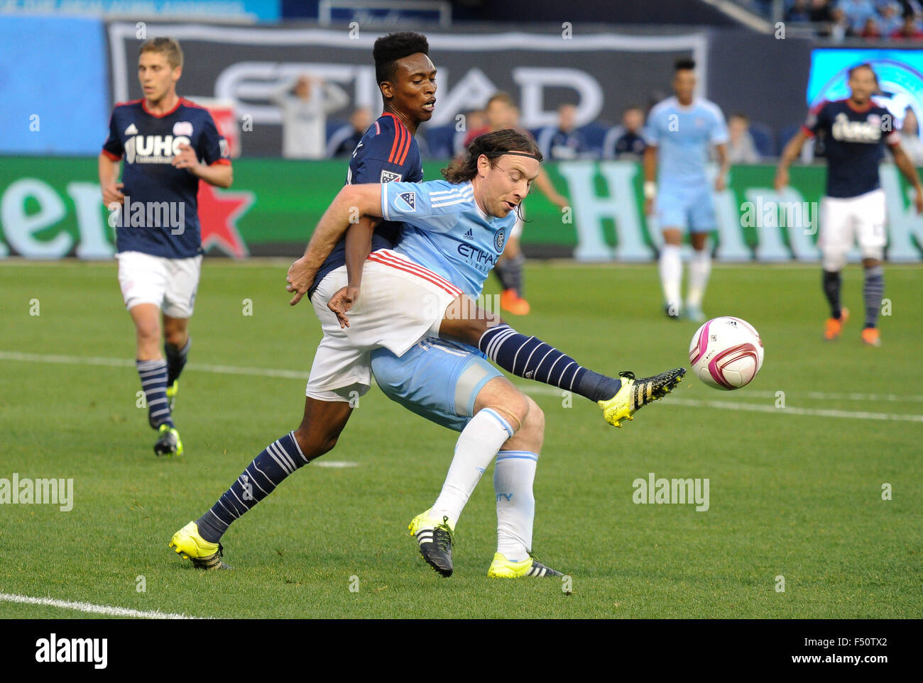 Bronx, New York, USA. 25th Oct, 2015. Thomas McNamara (15) of NYCFC and ...