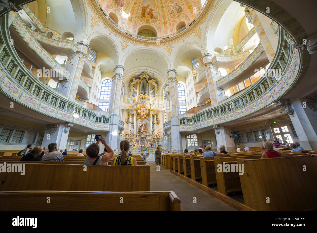 Church inside architecture High Resolution Stock Photography and Images ...