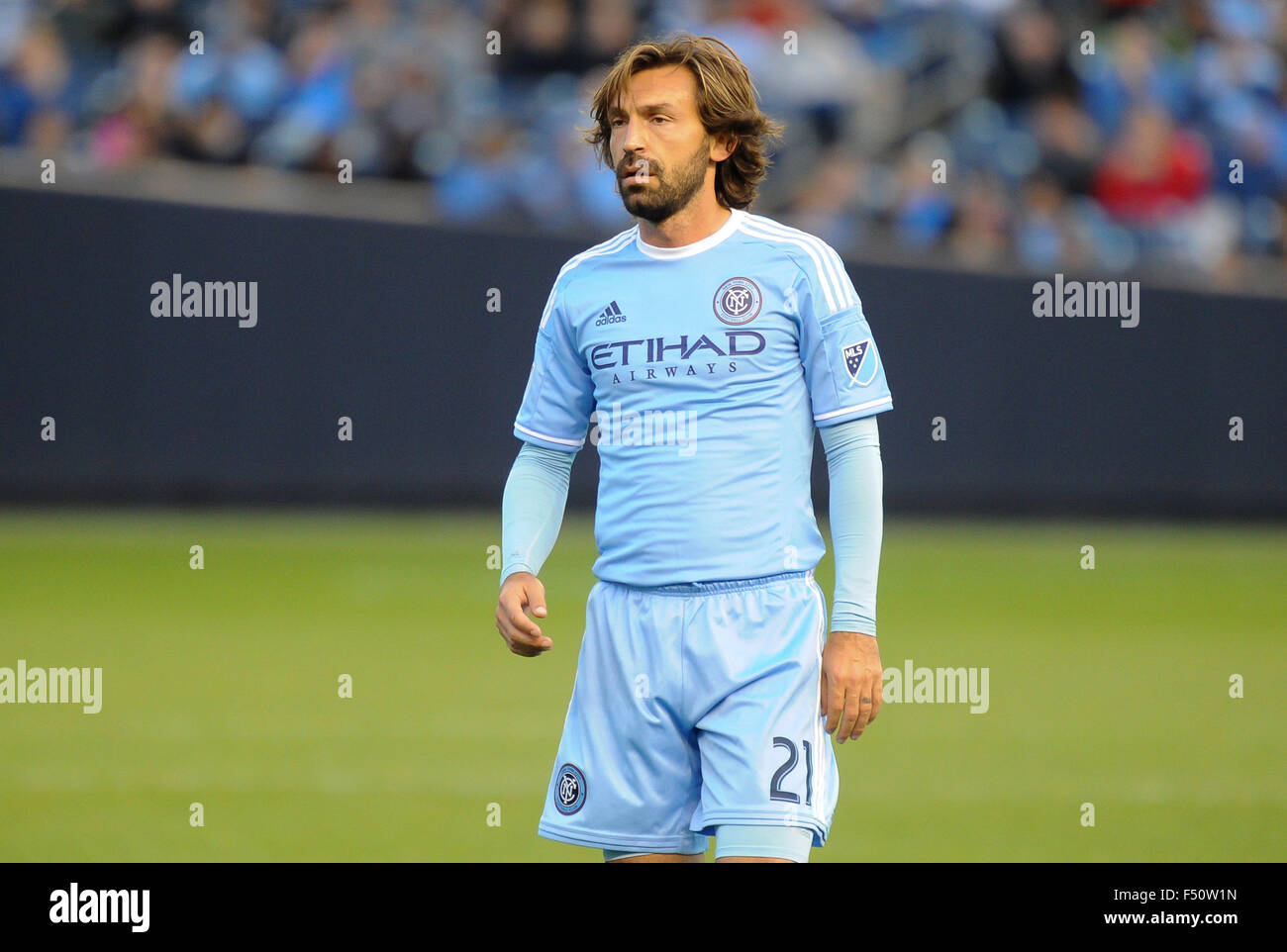 Bronx, New York, USA. 25th Oct, 2015. Andrea Pirlo (21) of NYCFC in ...
