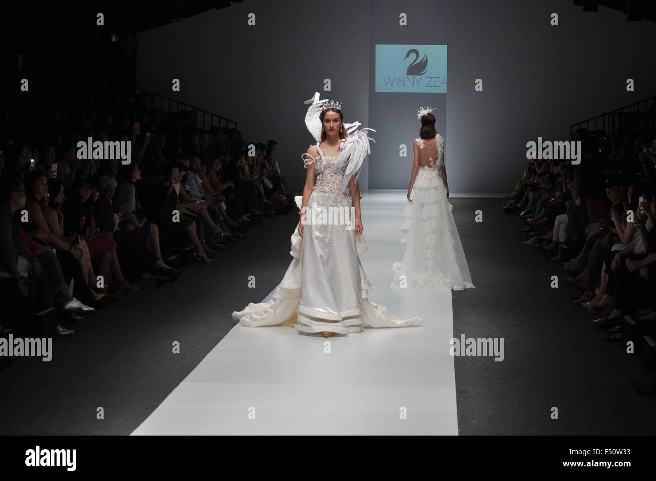 Jakarta, Indonesia. 25th Oct, 2015. A model wears design of Winny Zea ...