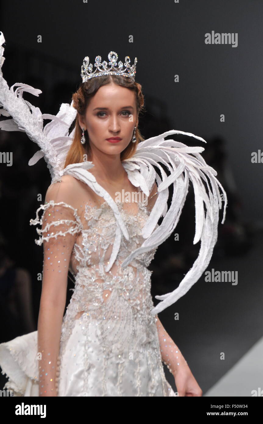 Jakarta, Indonesia. 25th Oct, 2015. A model wears design of Winny Zea ...