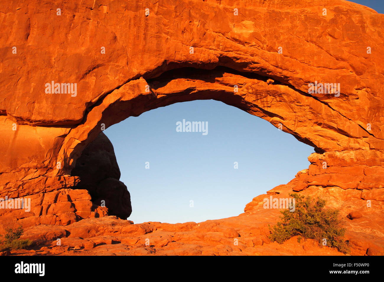 Windows arch hi-res stock photography and images - Alamy