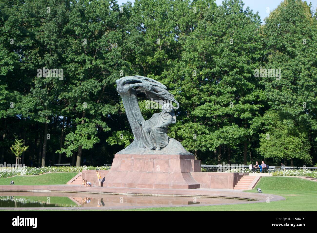Lazienki park Chopin Frederik memorial monument Stock Photo - Alamy