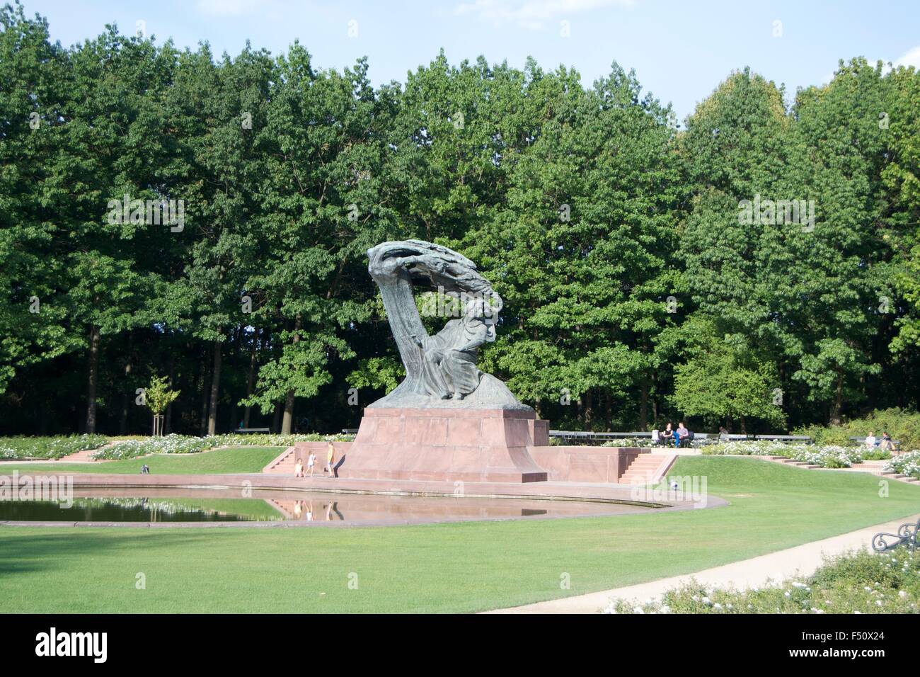 Lazienki park Chopin Frederik memorial monument Stock Photo - Alamy
