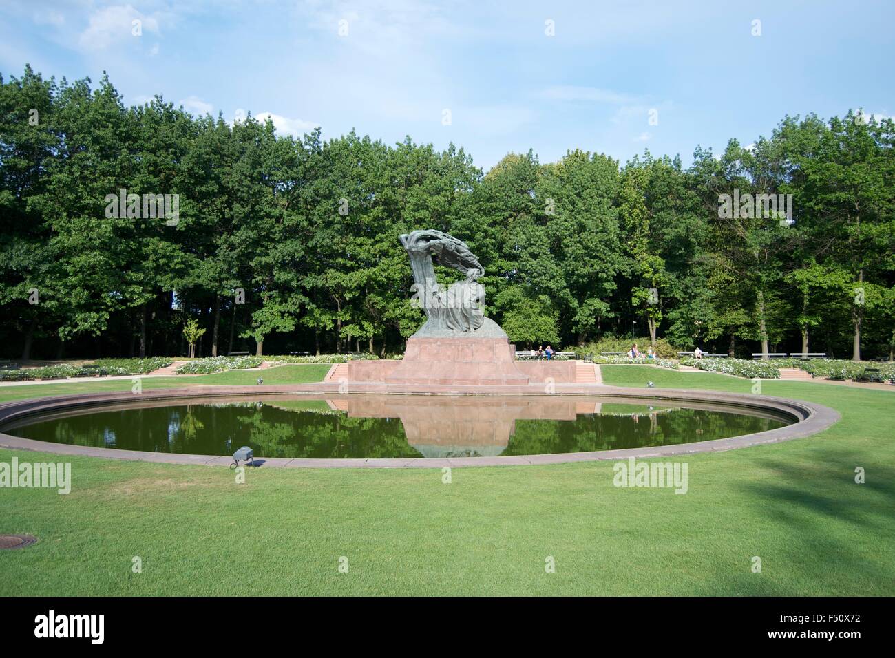 Lazienki park Chopin Frederik memorial monument Stock Photo - Alamy
