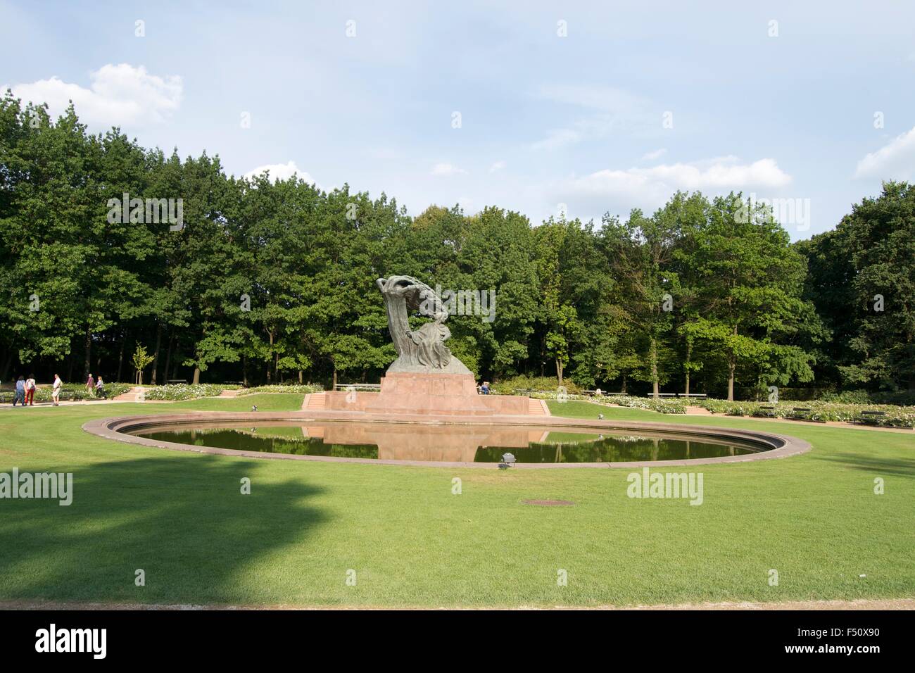 Lazienki park Chopin Frederik memorial monument Stock Photo - Alamy