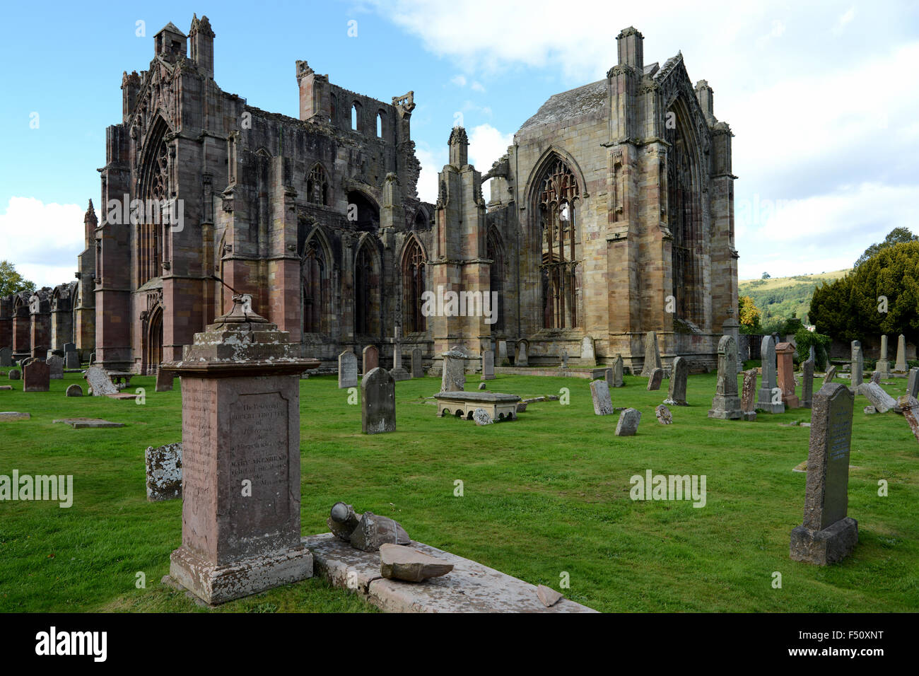 Gothic grave monuments hi-res stock photography and images - Alamy
