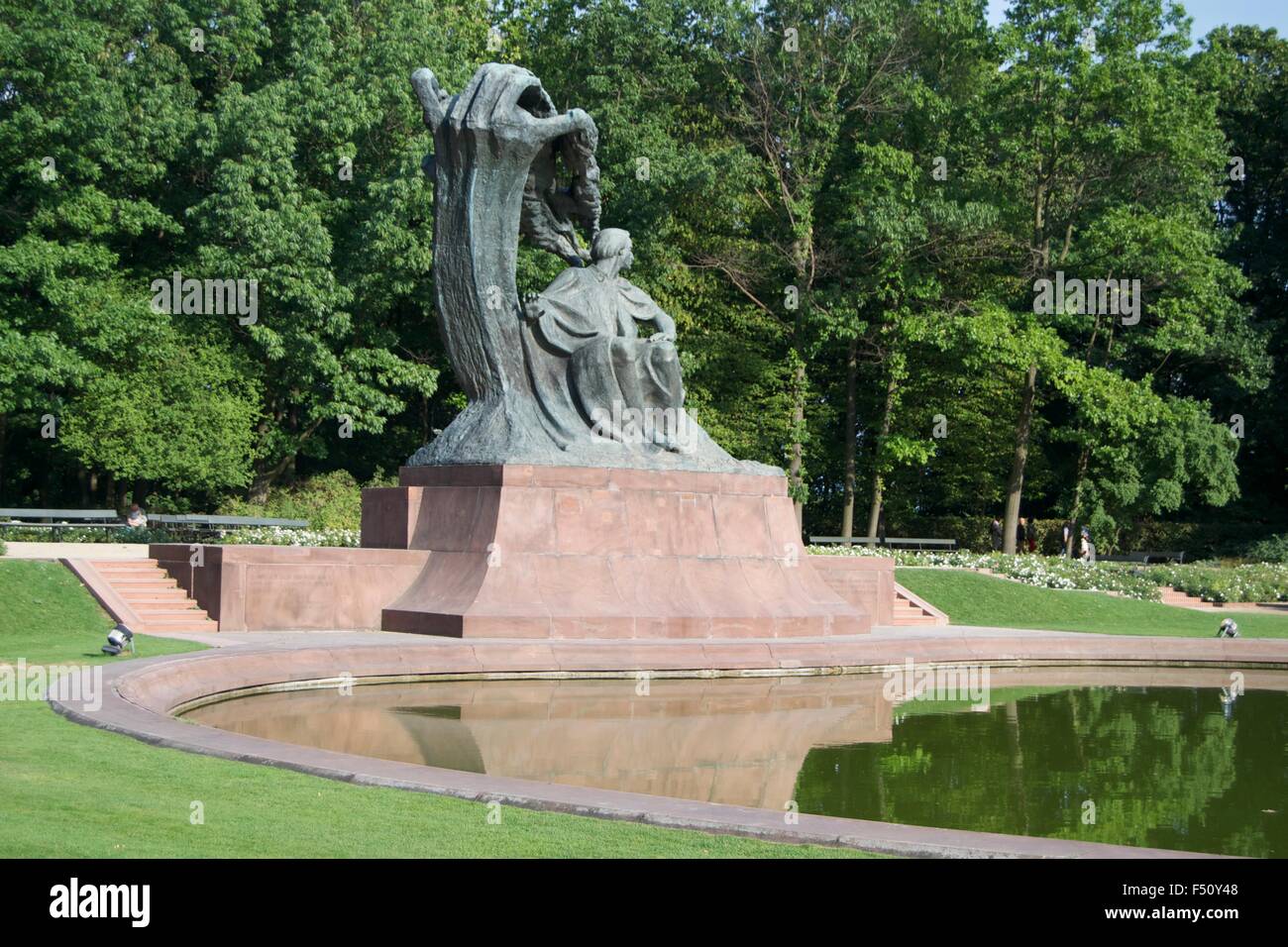 Lazienki park Chopin Frederik memorial monument Stock Photo - Alamy