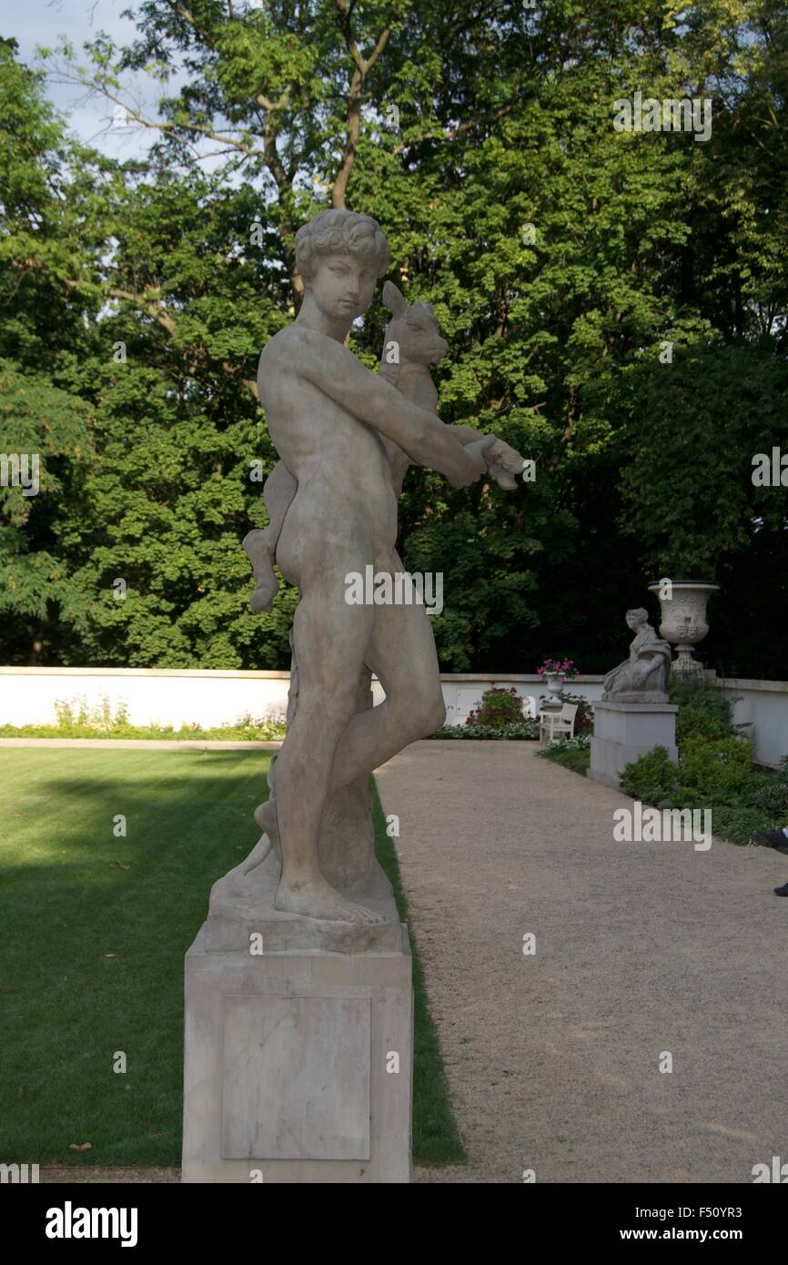 Lazienki park Warsaw statue sculpture monument Stock Photo - Alamy