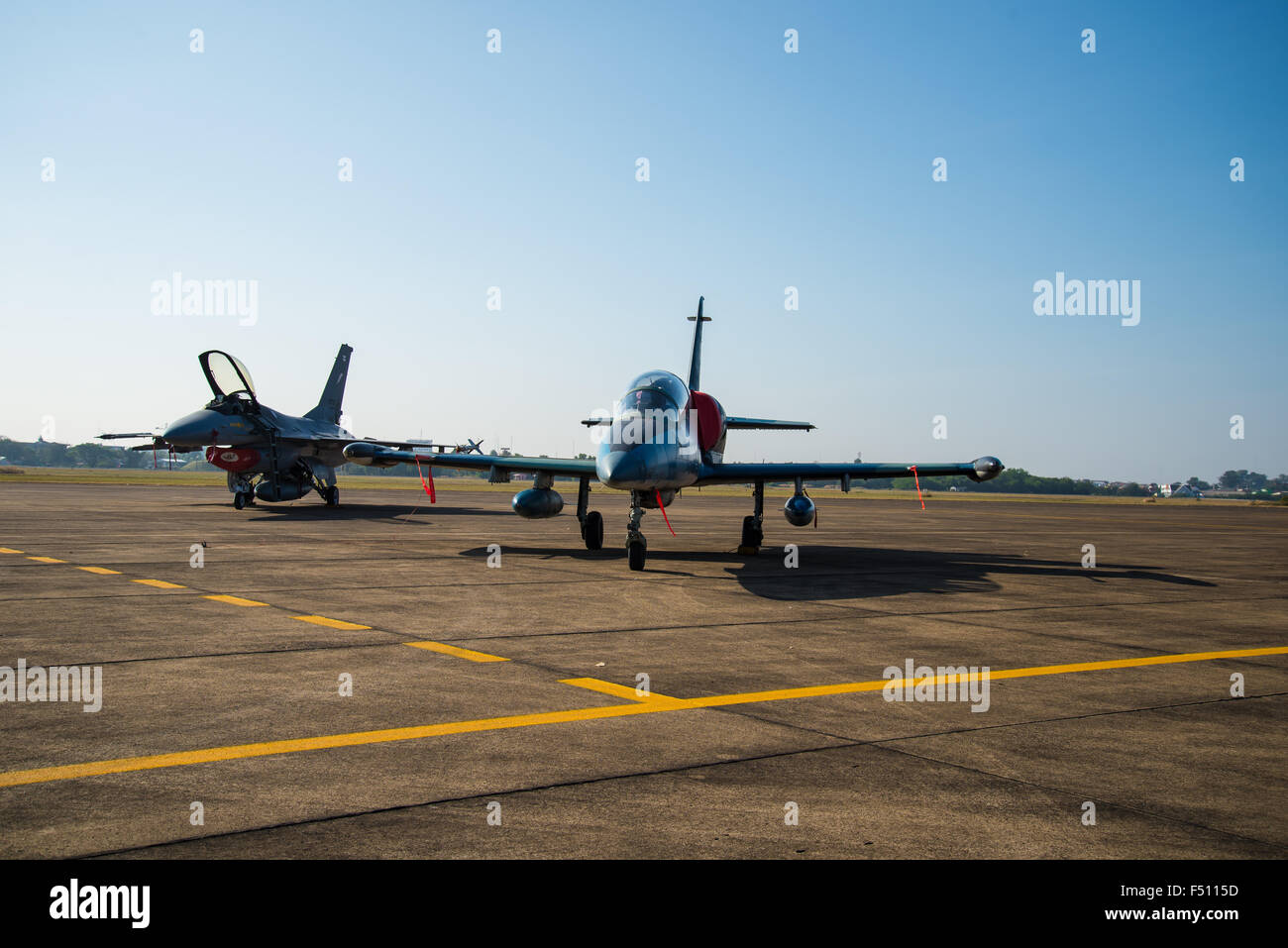 Hangar and apron with aircraft hi-res stock photography and images - Alamy