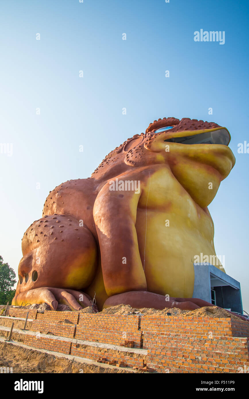 The large toads on the riverside. statue Stock Photo - Alamy