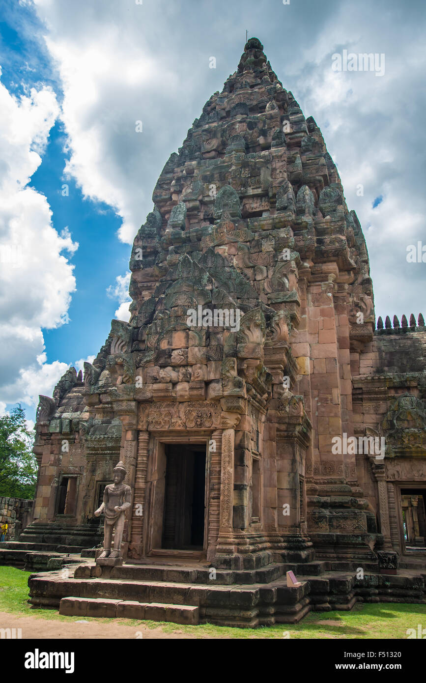 Old castle in the countryside hi-res stock photography and images - Alamy
