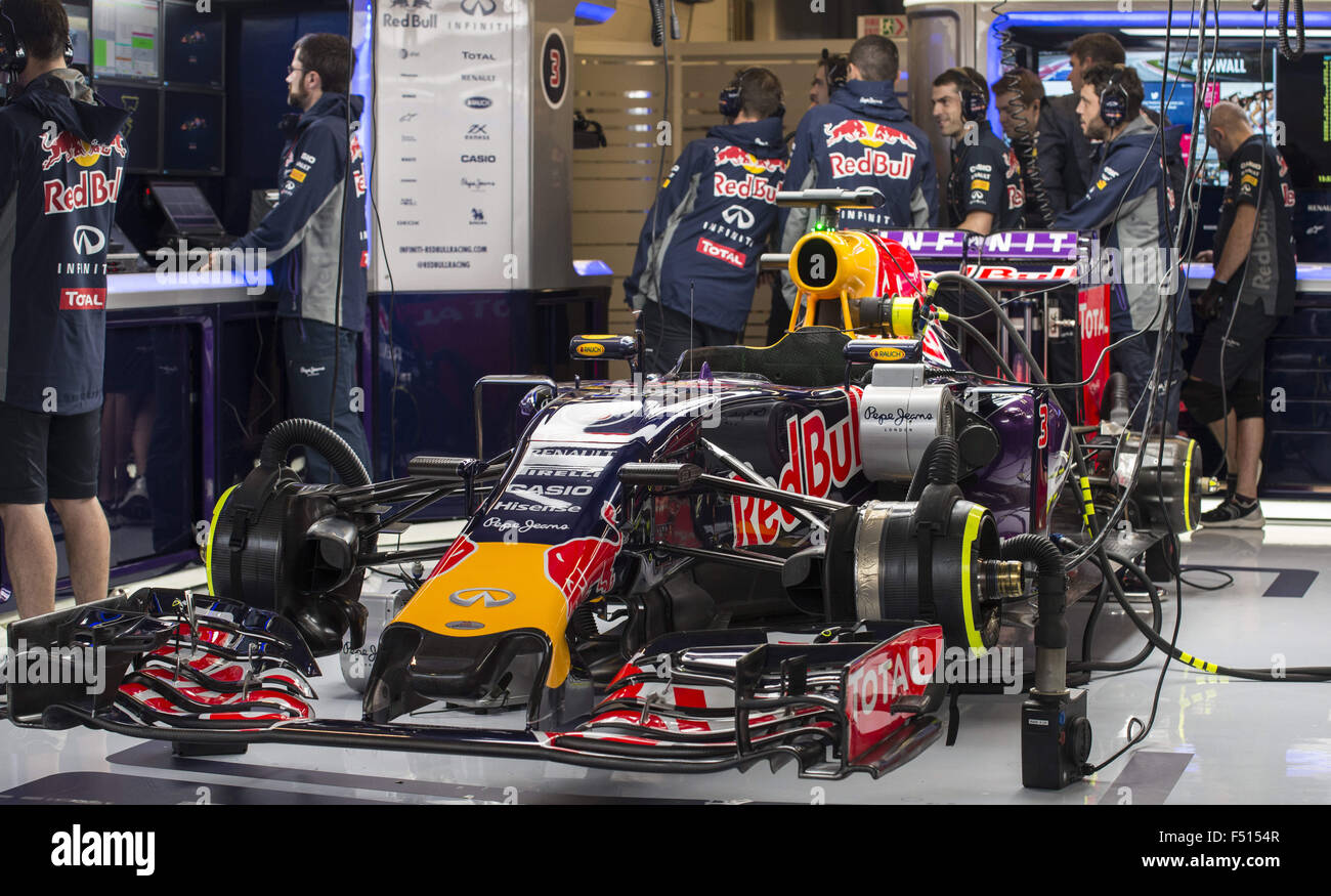 Pit row hi-res stock photography and images - Alamy