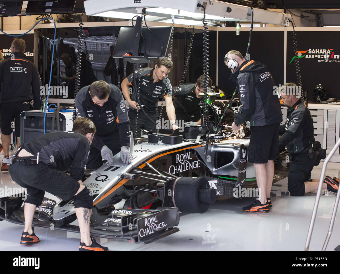 Pit row hi-res stock photography and images - Alamy