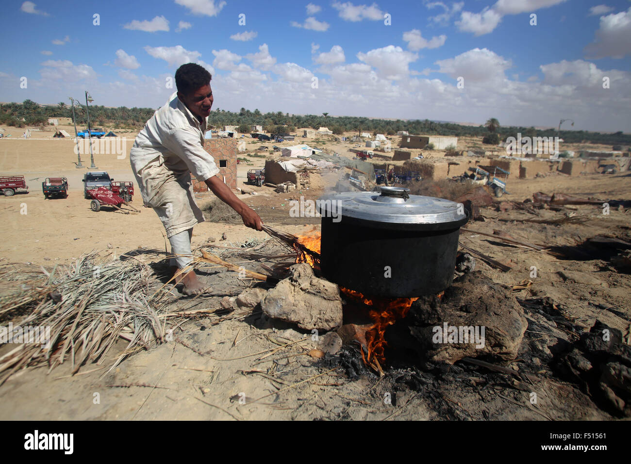 Siwa, Egypt. 25th Oct, 2015. An Egyptian man cooks food for the Siyaha ...