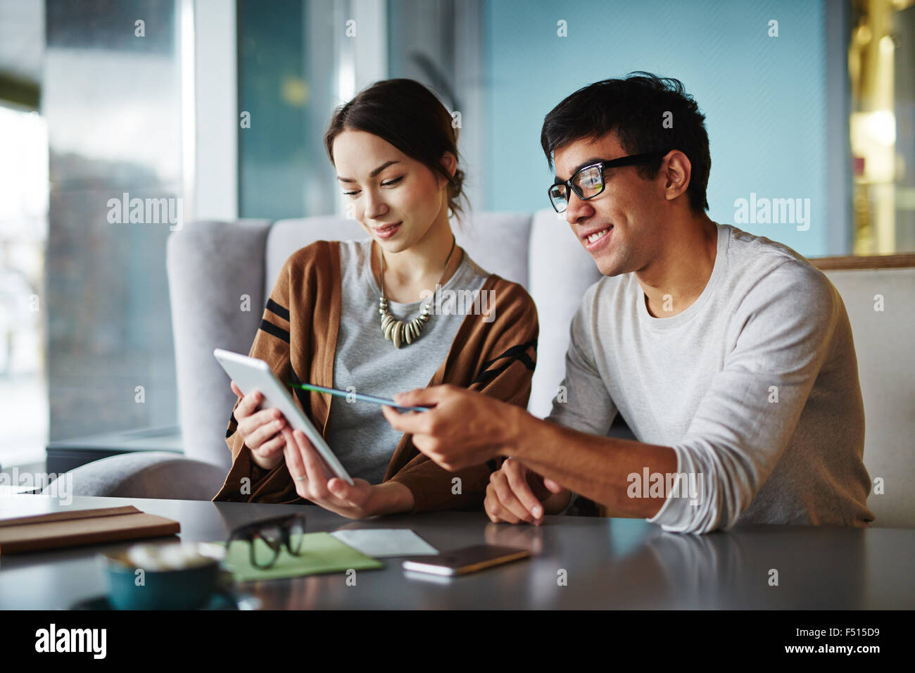 Girlfriend explaining hi-res stock photography and images - Alamy