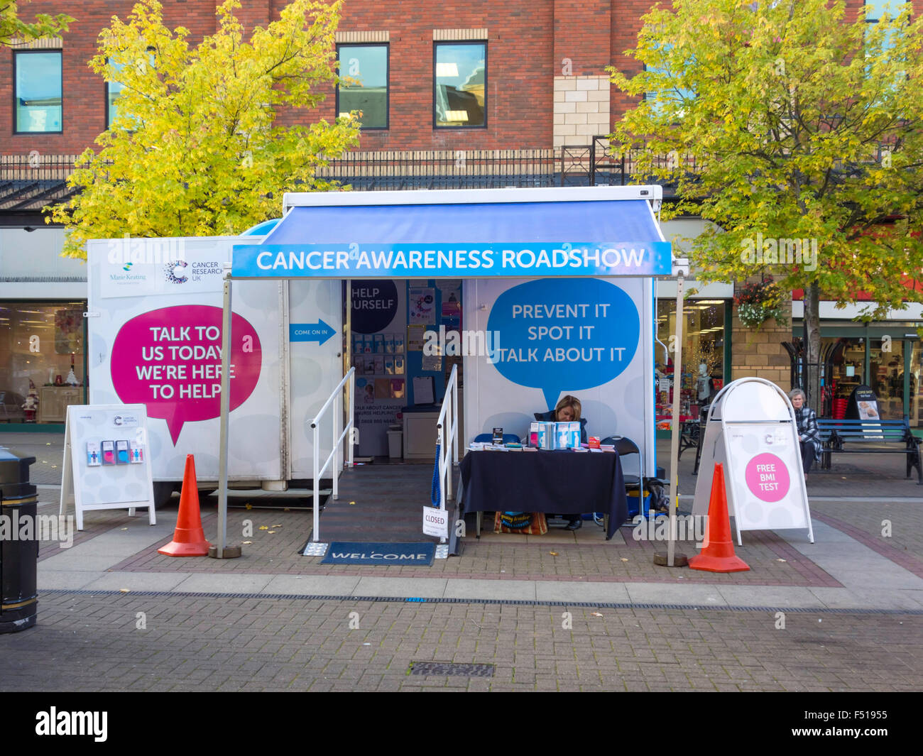Cancer research charity hi-res stock photography and images - Alamy
