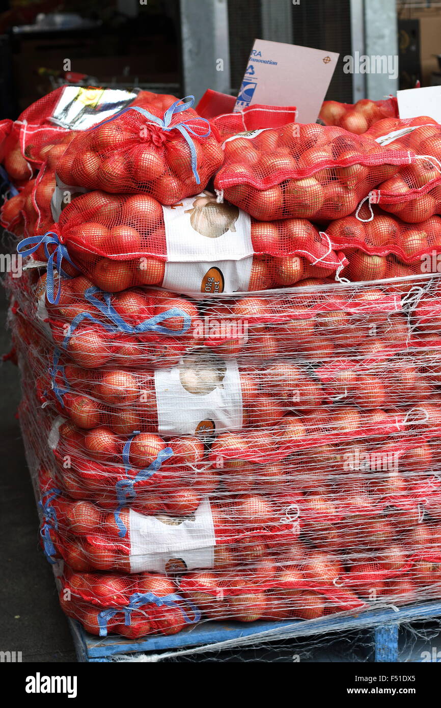 Bags of onions hi-res stock photography and images - Alamy