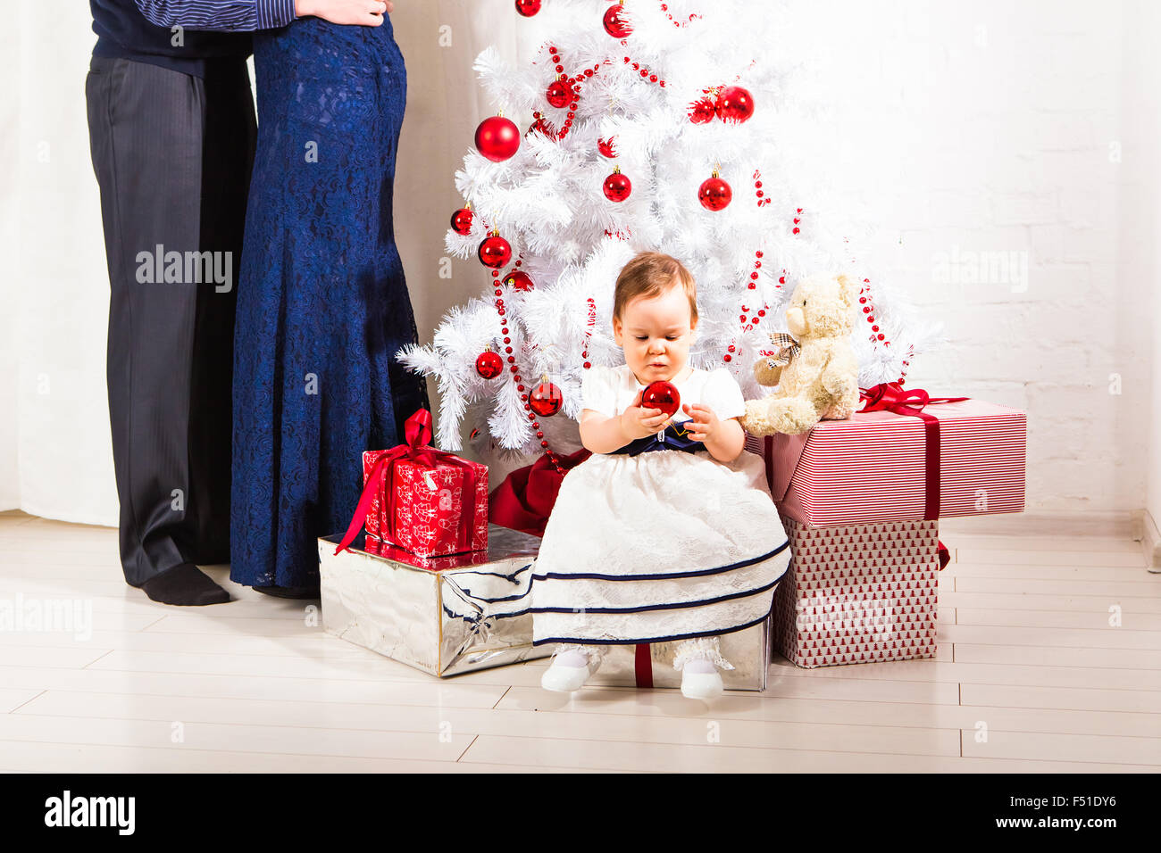 Children lying under tree hi-res stock photography and images - Alamy