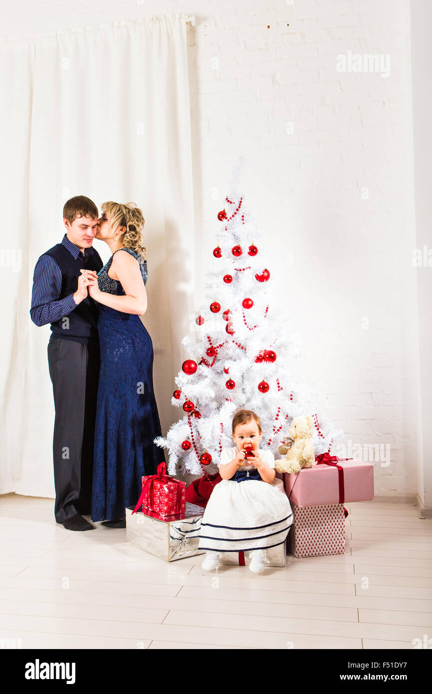 Children lying under tree hi-res stock photography and images - Alamy